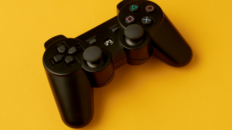 Wired vs. Wireless Controllers for Gaming: Pros & Cons Explained ...